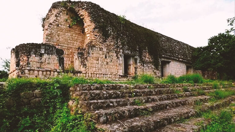 The Newly Discovered Mayan Pyramids - Ancient Aliens