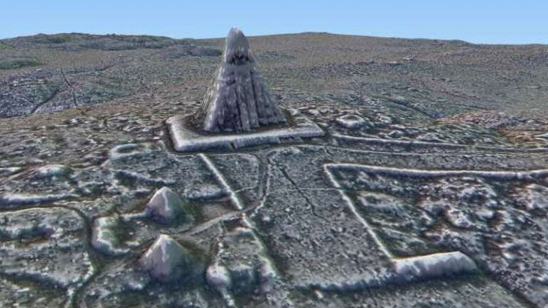 The Mayan City Discovered in a Forest in Guatemala - Ancient Aliens